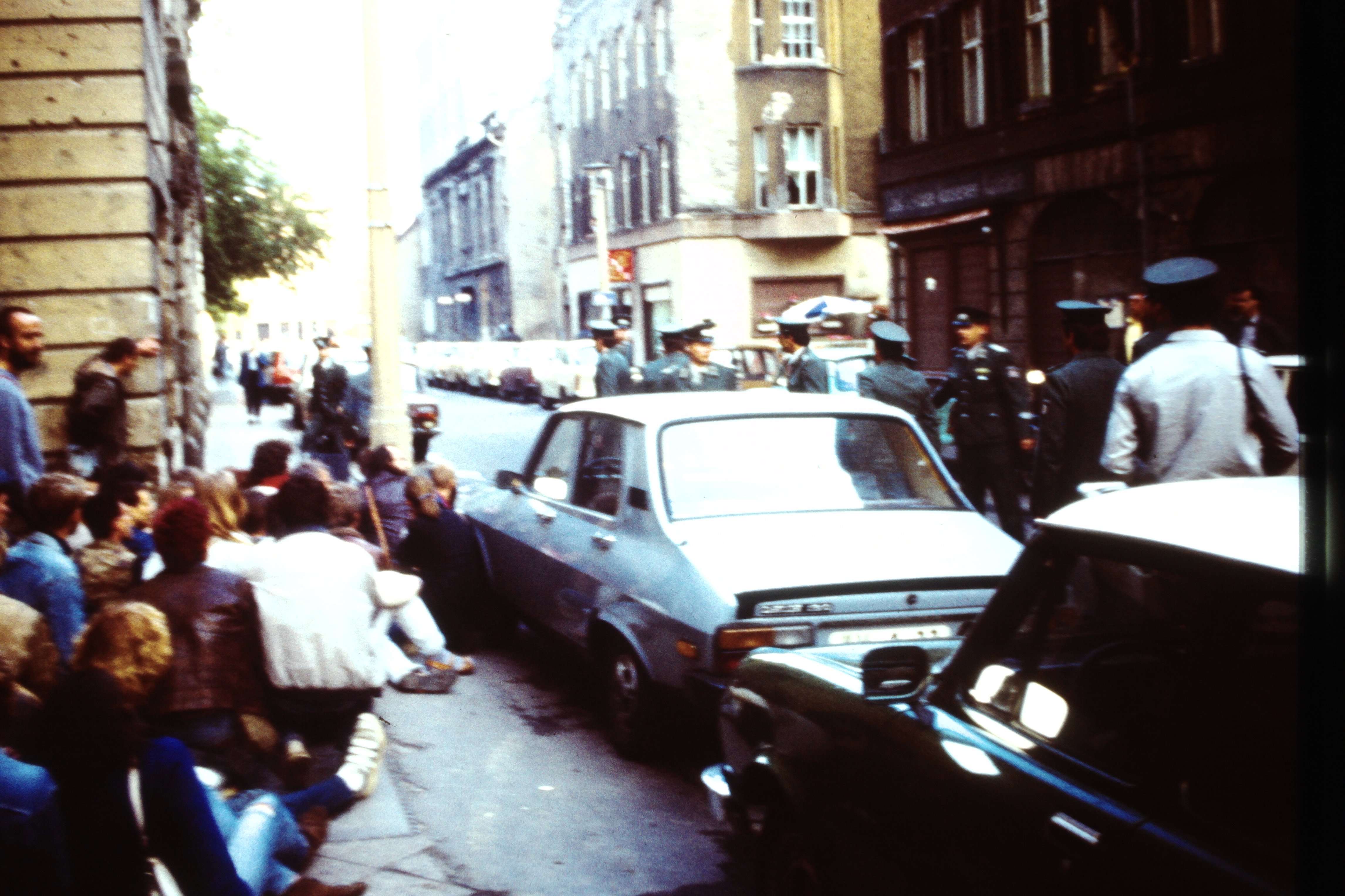 Wahl in Ost-Berlin am 07. Mai 1989: Teilnehmer einer Sitzblockade und ...