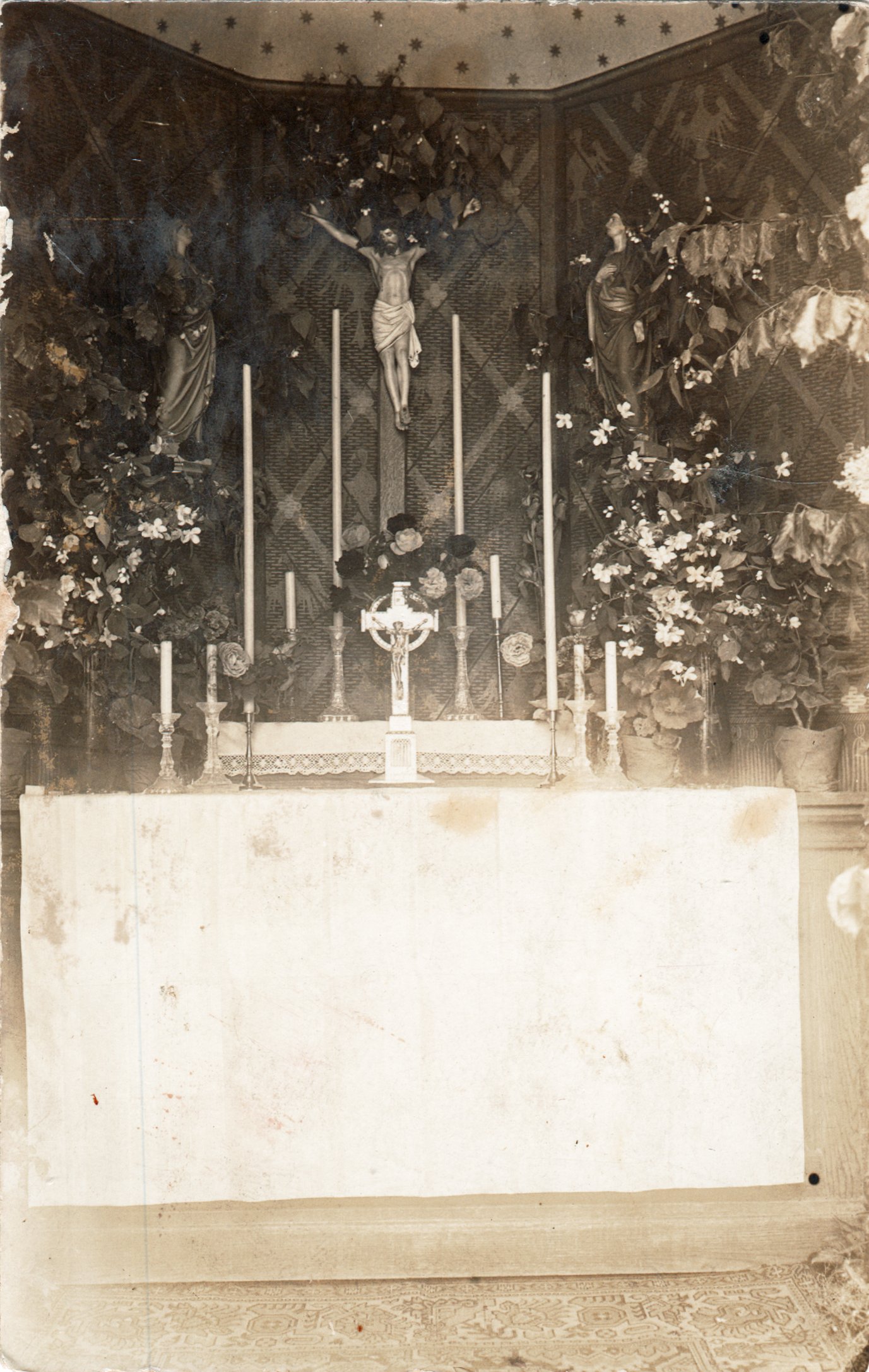 Geschmückter Altarraum der 14 Nothelferkapelle in Bad Bodendorf :: Heimatmuseum und -Archiv Bad ...